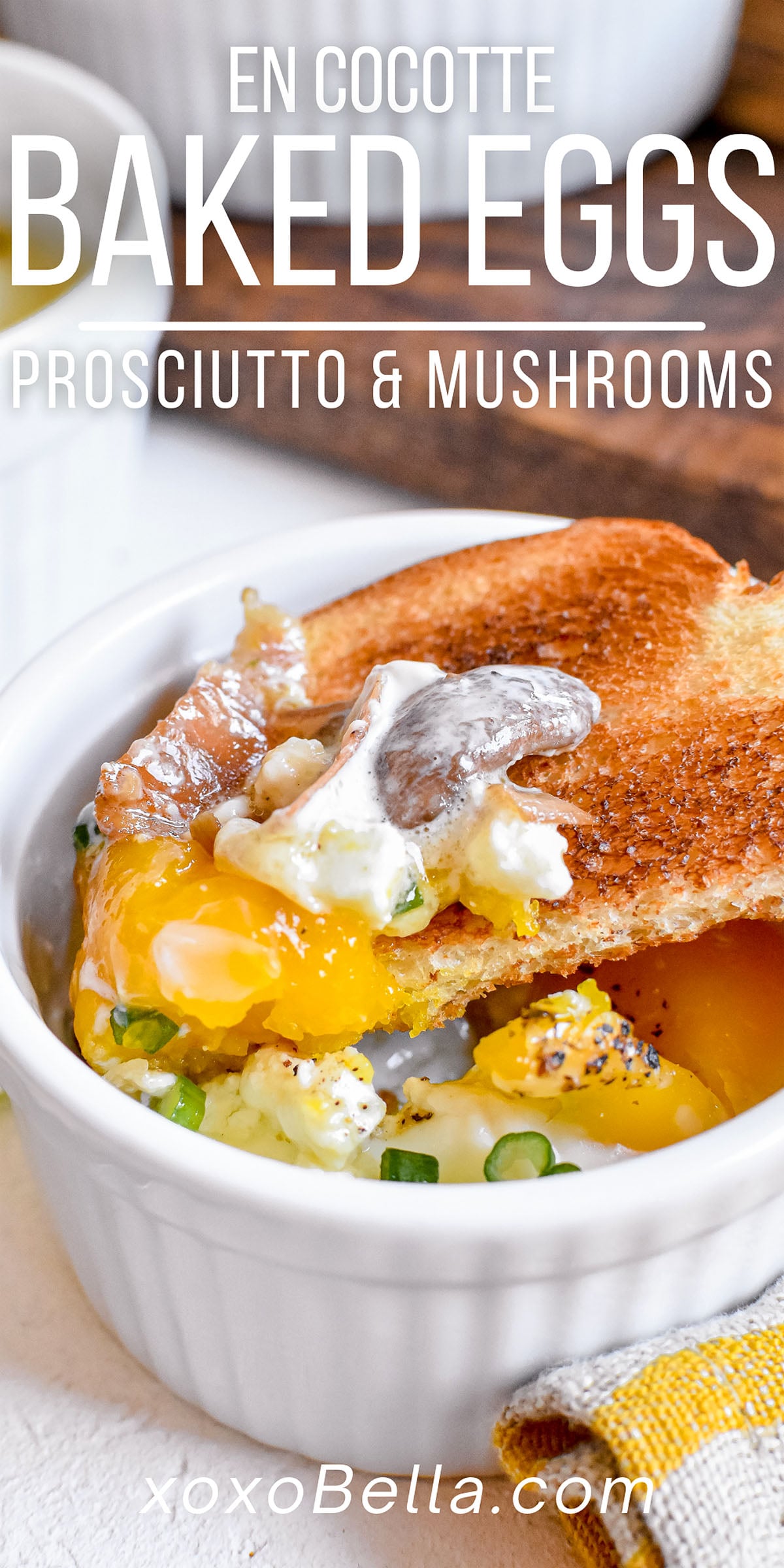 Prosciutto Mushroom Baked Eggs en Cocotte - xoxoBella