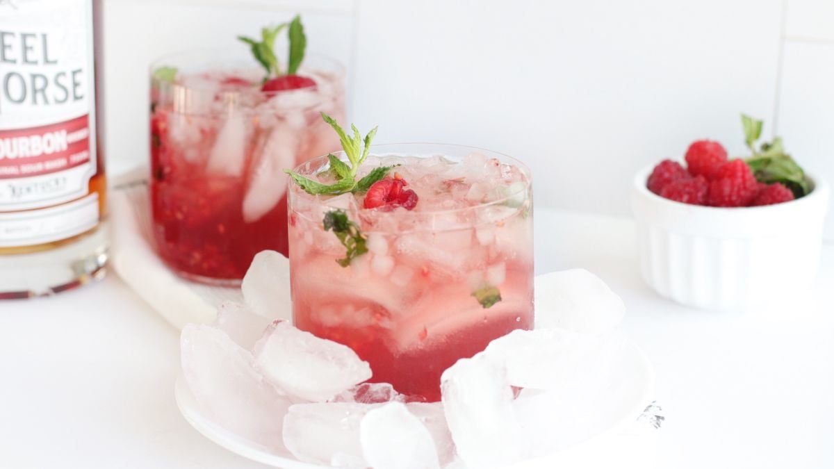 Raspberry Bourbon Smash Cocktail - xoxoBella