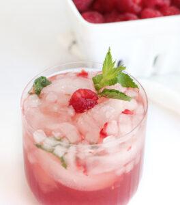 Raspberry Bourbon Smash Cocktail - xoxoBella