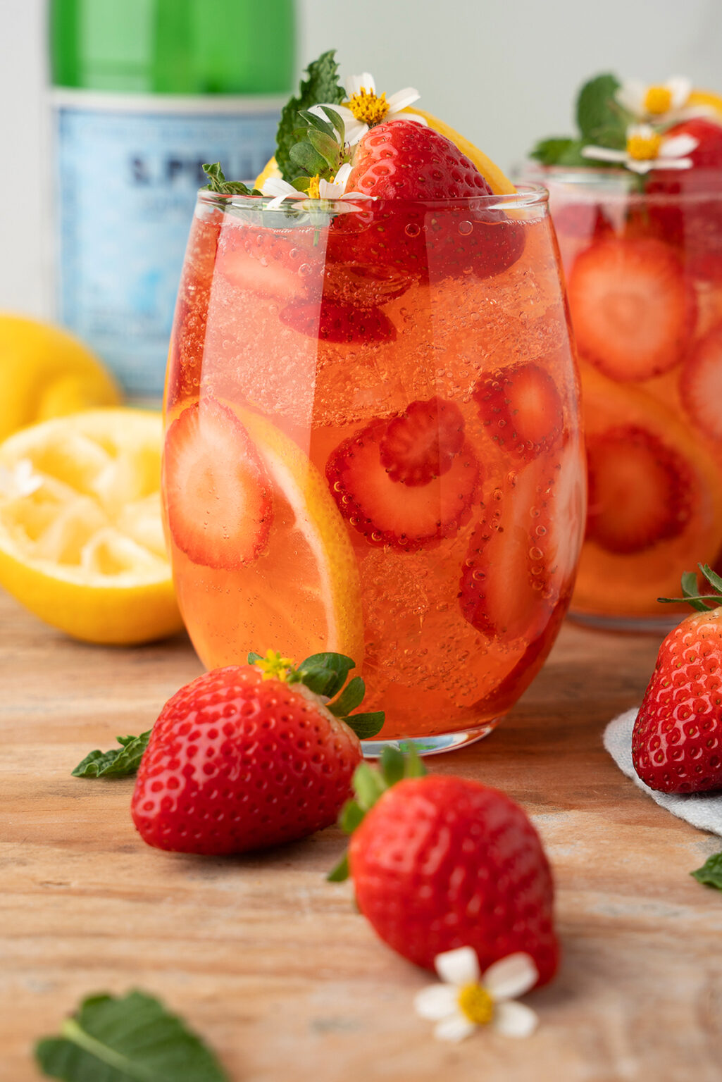Sparkling Strawberry Lemonade - xoxoBella