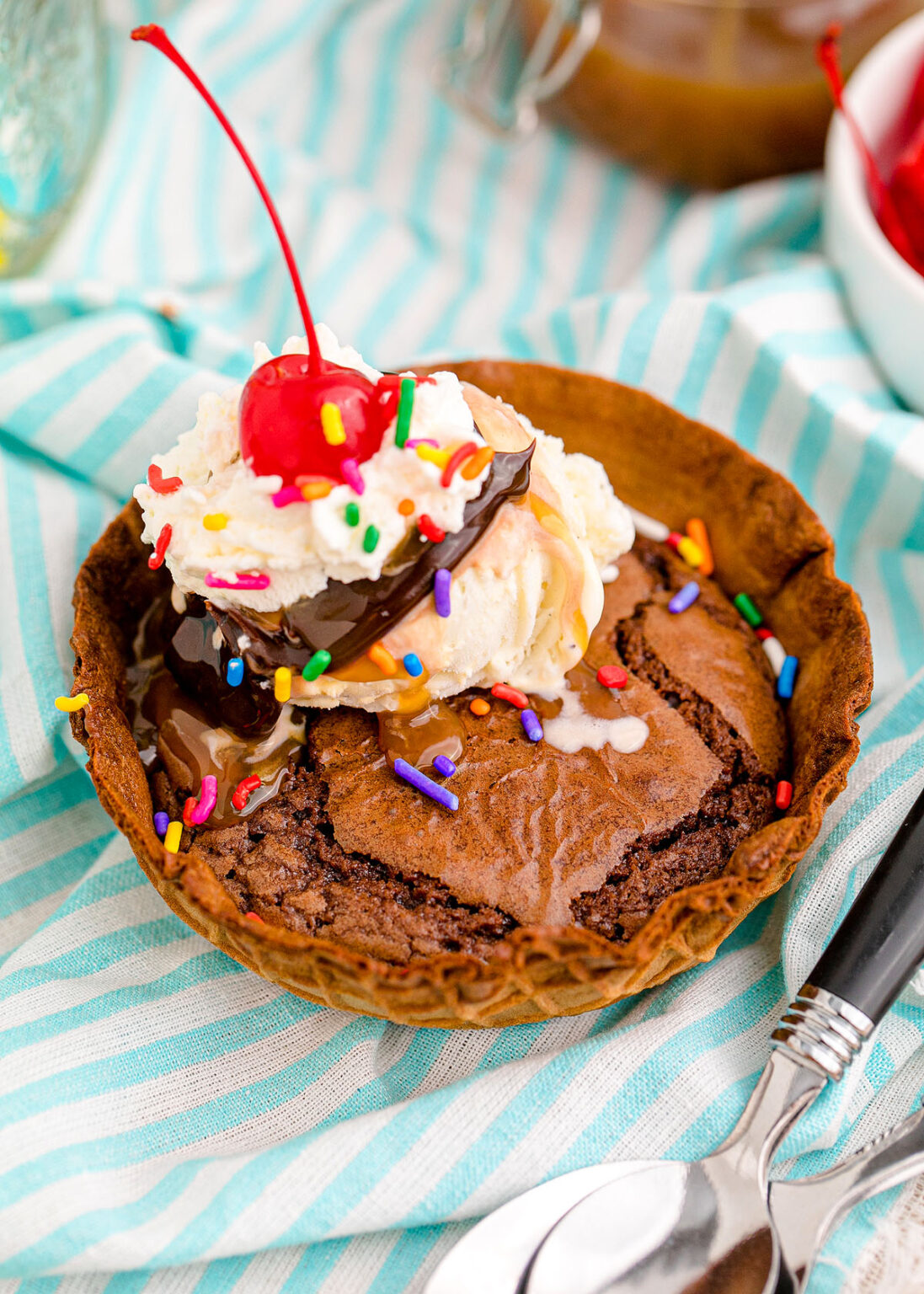 Brownie Sundae Waffle Bowls - xoxoBella