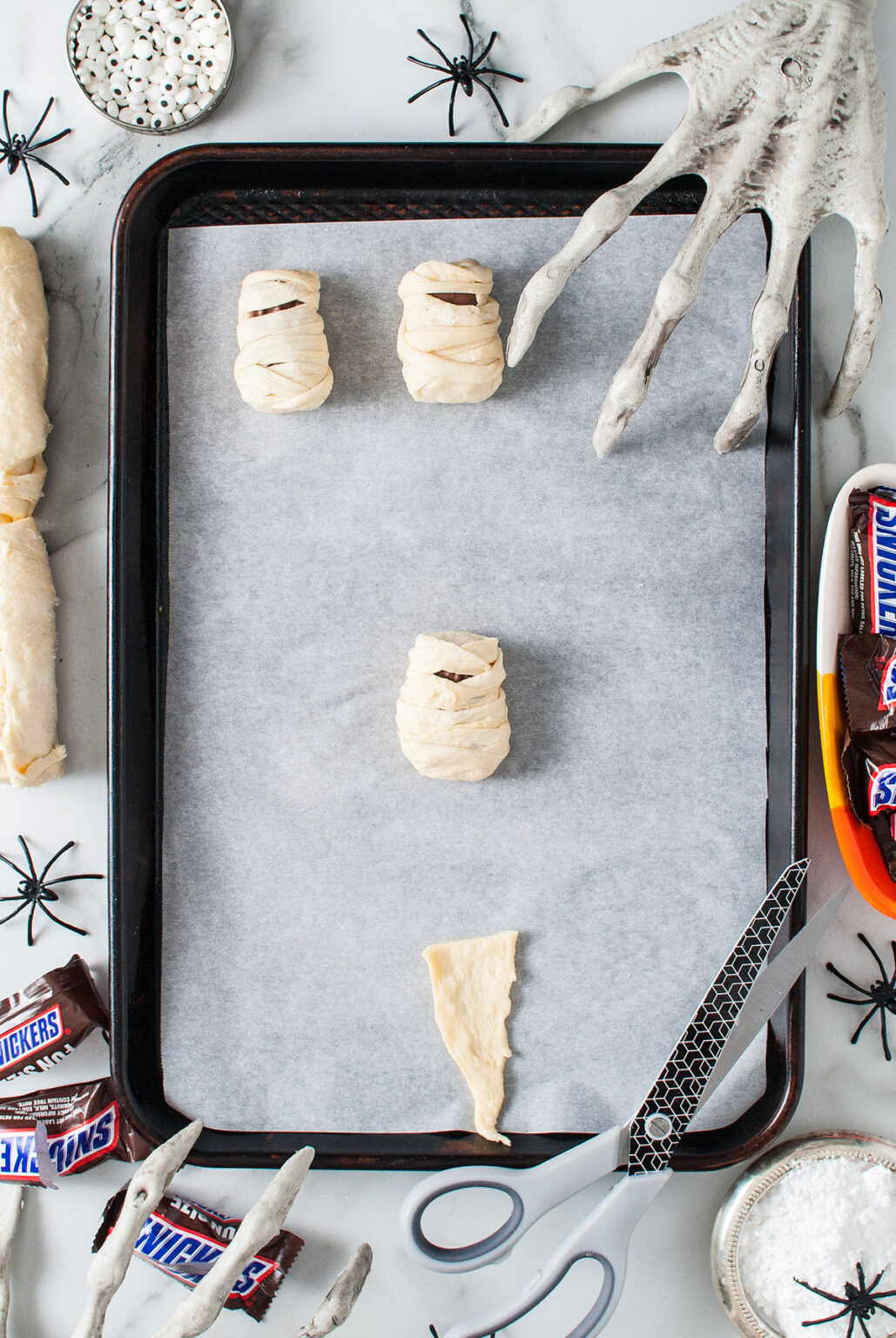 Halloween Snickers Mummy Treats - xoxoBella