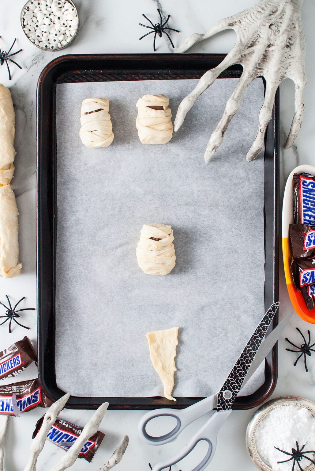 Halloween Snickers Mummy Treats - xoxoBella