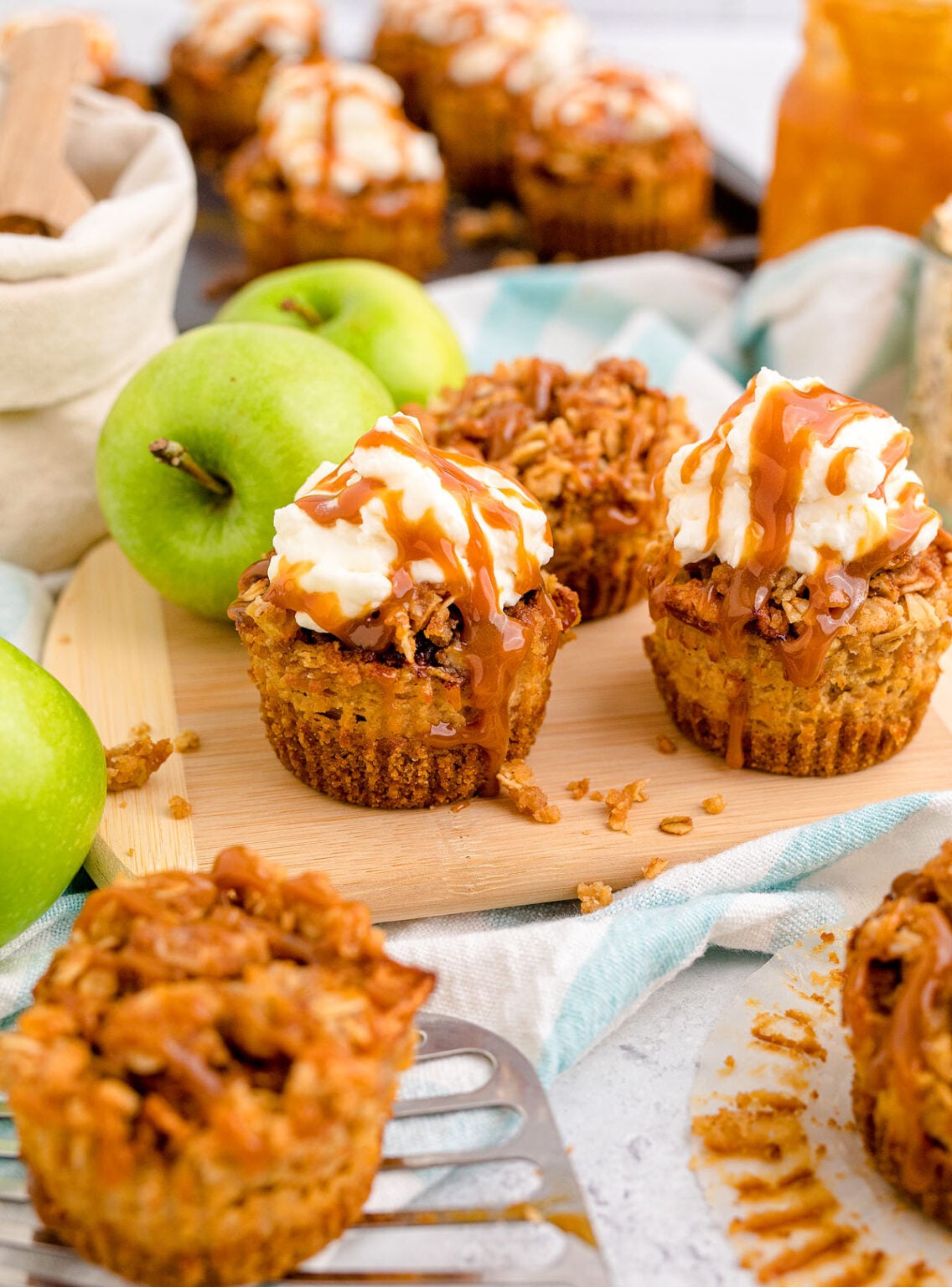 Mini Caramel Apple Cheesecakes - xoxoBella