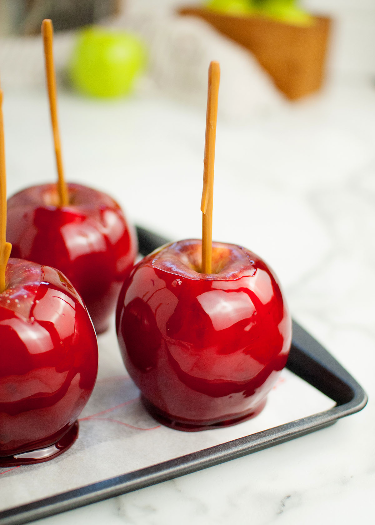 Easy Candy Apples - Autumn and Halloween Treat - xoxoBella