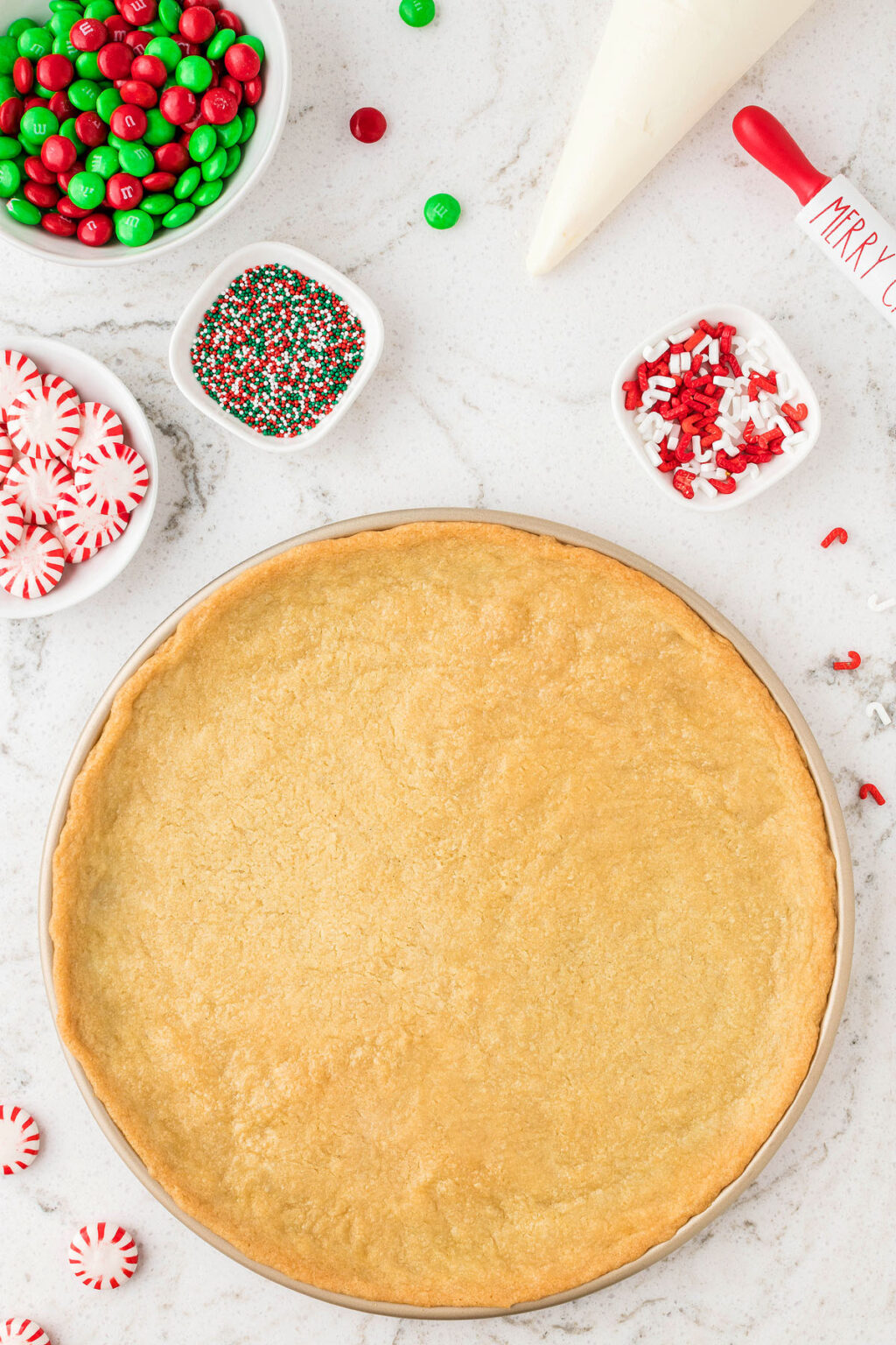Easy Christmas Sugar Cookie Pizza - xoxoBella
