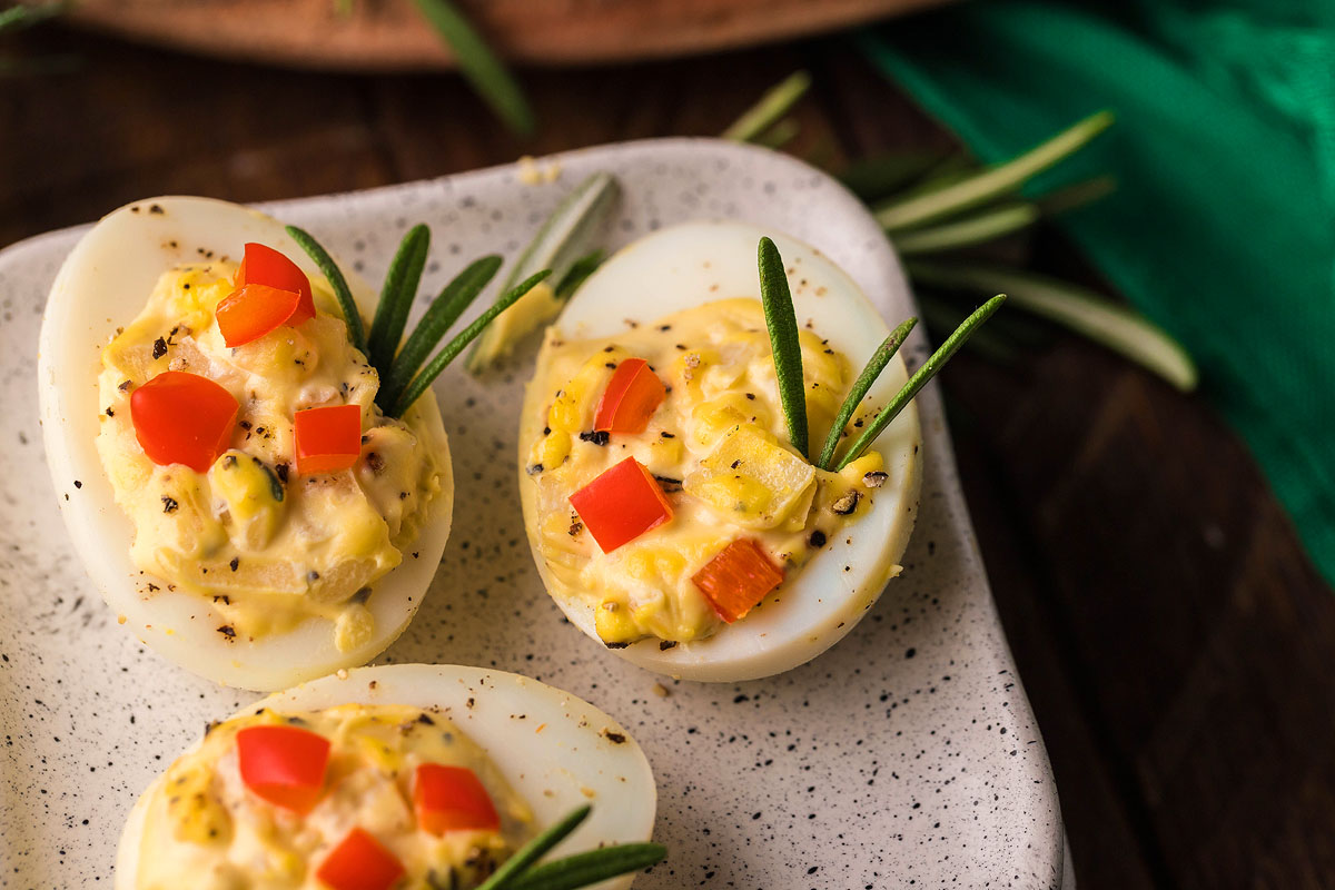Christmas Deviled Eggs - Holiday Appetizer - xoxoBella