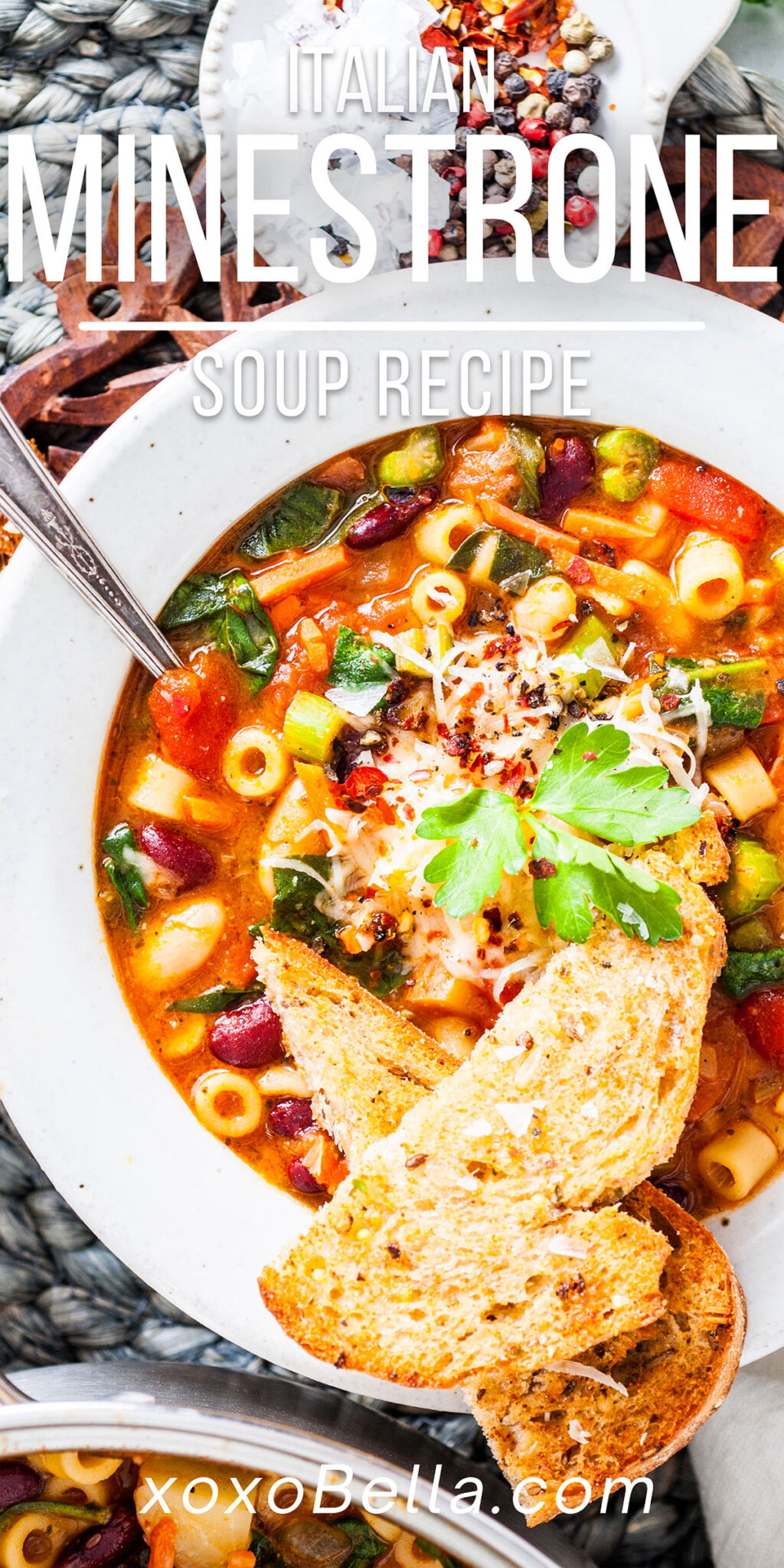 Italian Minestrone Soup - xoxoBella