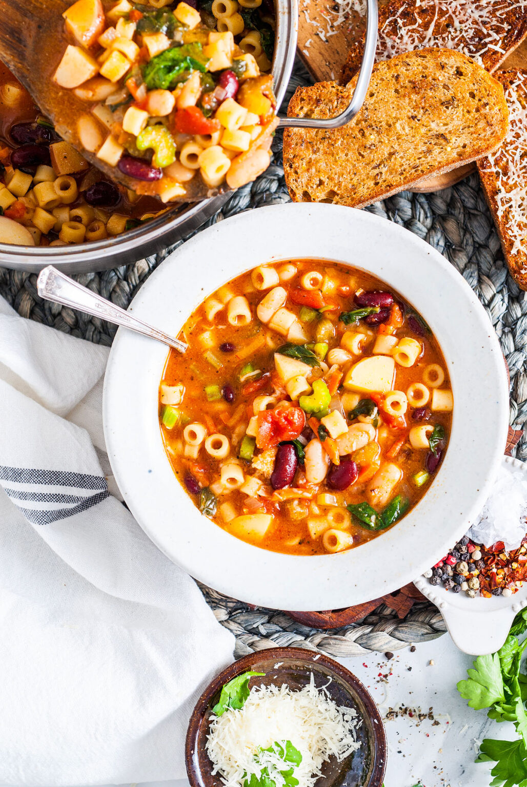 Italian Minestrone Soup - xoxoBella
