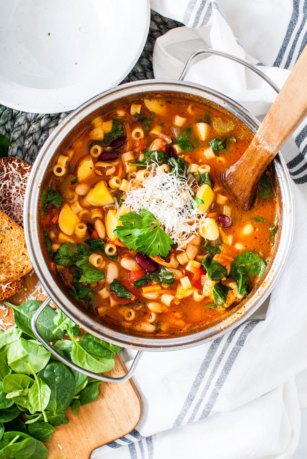 Italian Minestrone Soup - xoxoBella