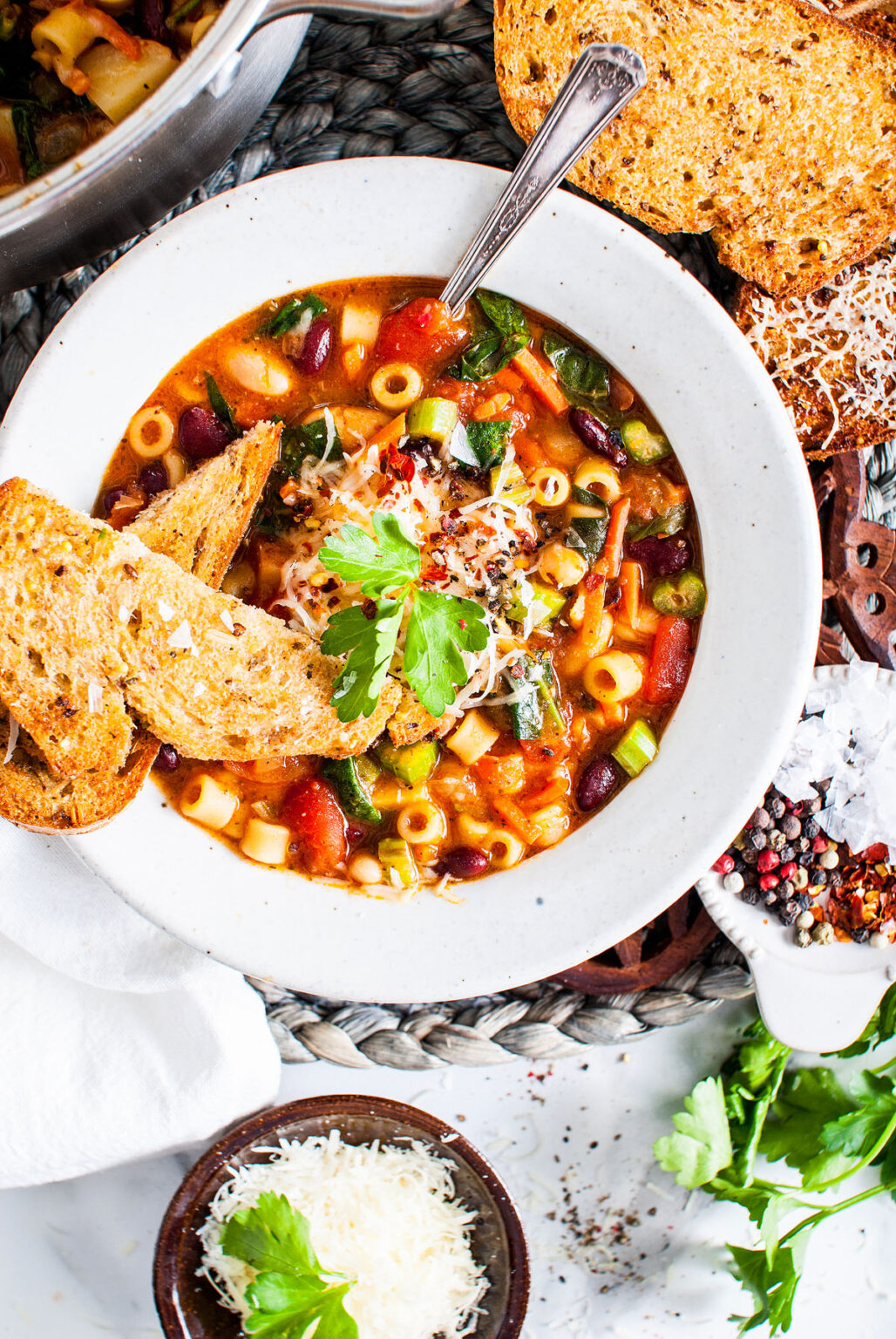 Italian Minestrone Soup - xoxoBella