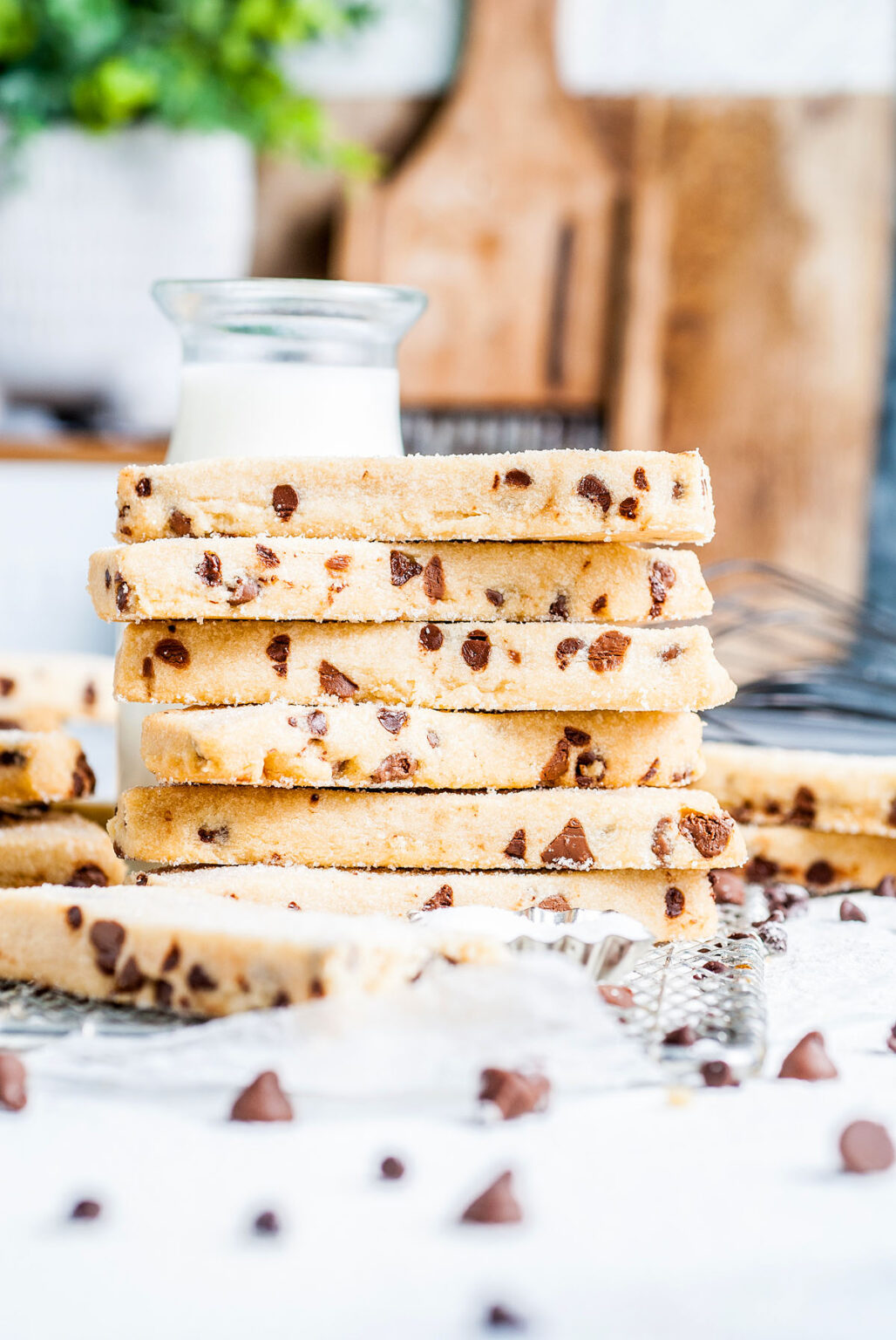 Chocolate Chip Shortbread Cookies - xoxoBella