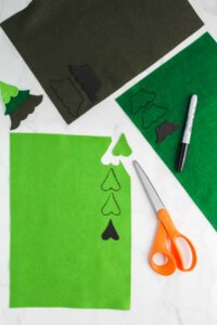 How to Make a Felt Christmas Tree Garland - xoxoBella