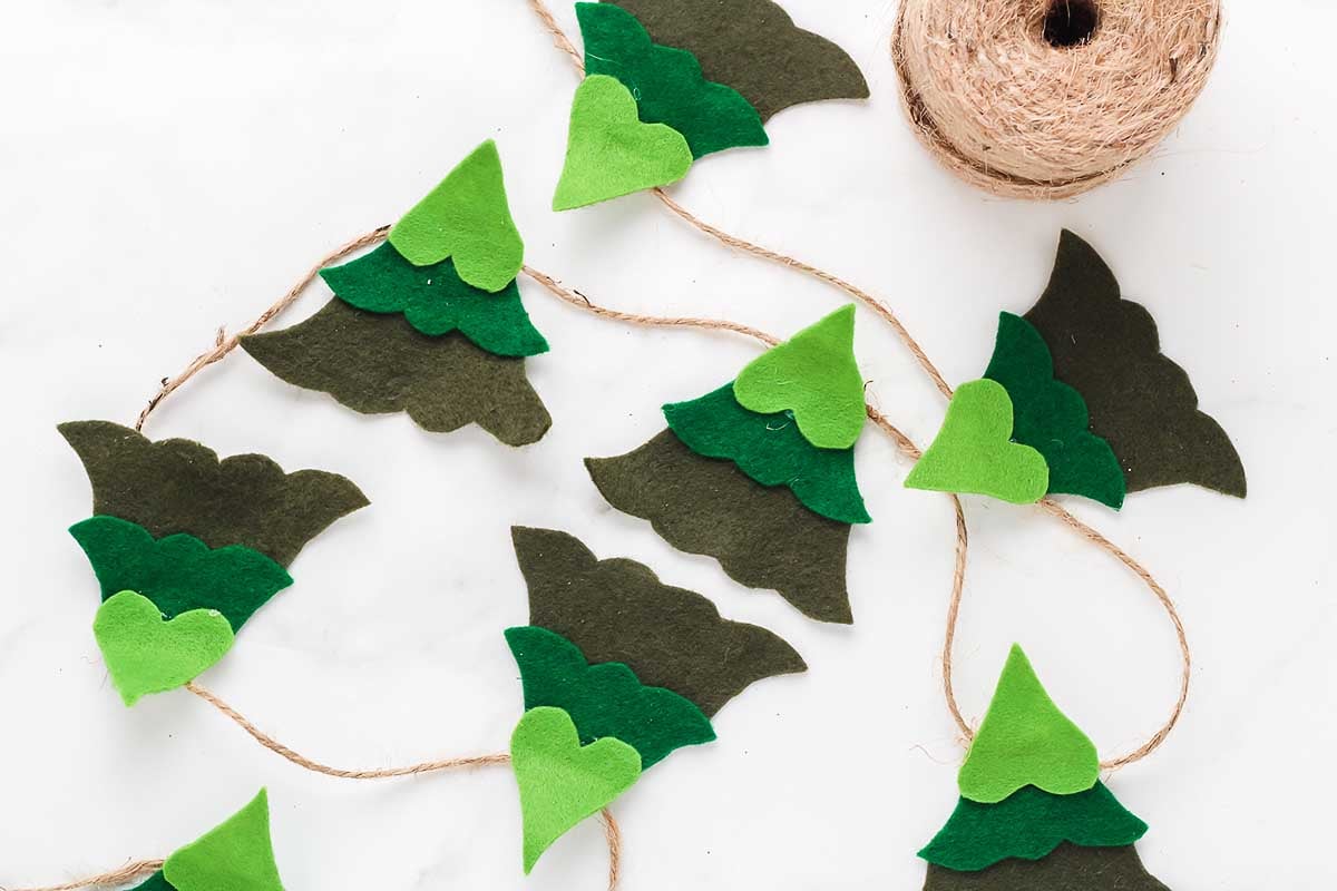 How to Make a Felt Christmas Tree Garland - xoxoBella