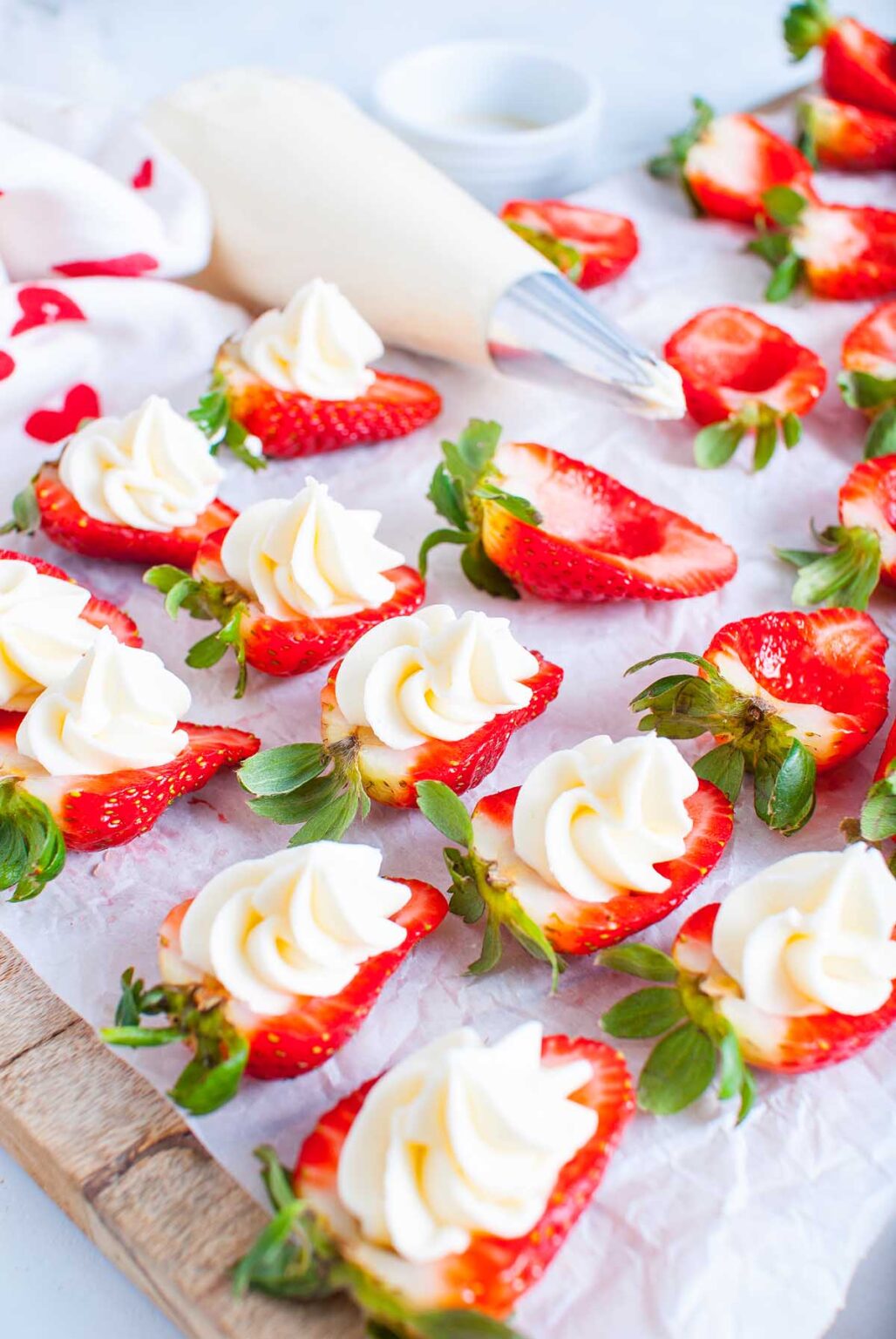 Mascarpone Stuffed Strawberries - xoxoBella
