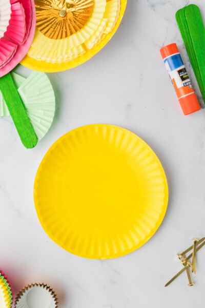Cute Paper Plate Flower Craft - xoxoBella