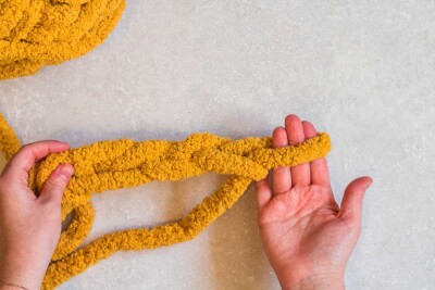 How to Make a Chunky Hand Knit Blanket - xoxoBella