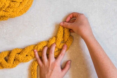 How to Make a Chunky Hand Knit Blanket - xoxoBella