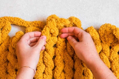 How to Make a Chunky Hand Knit Blanket - xoxoBella
