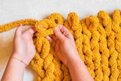 How to Make a Chunky Hand Knit Blanket - xoxoBella