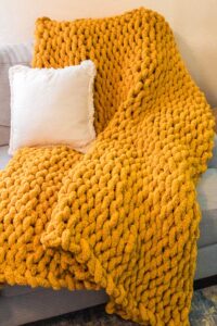 How to Make a Chunky Hand Knit Blanket - xoxoBella