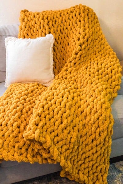 How to Make a Chunky Hand Knit Blanket - xoxoBella