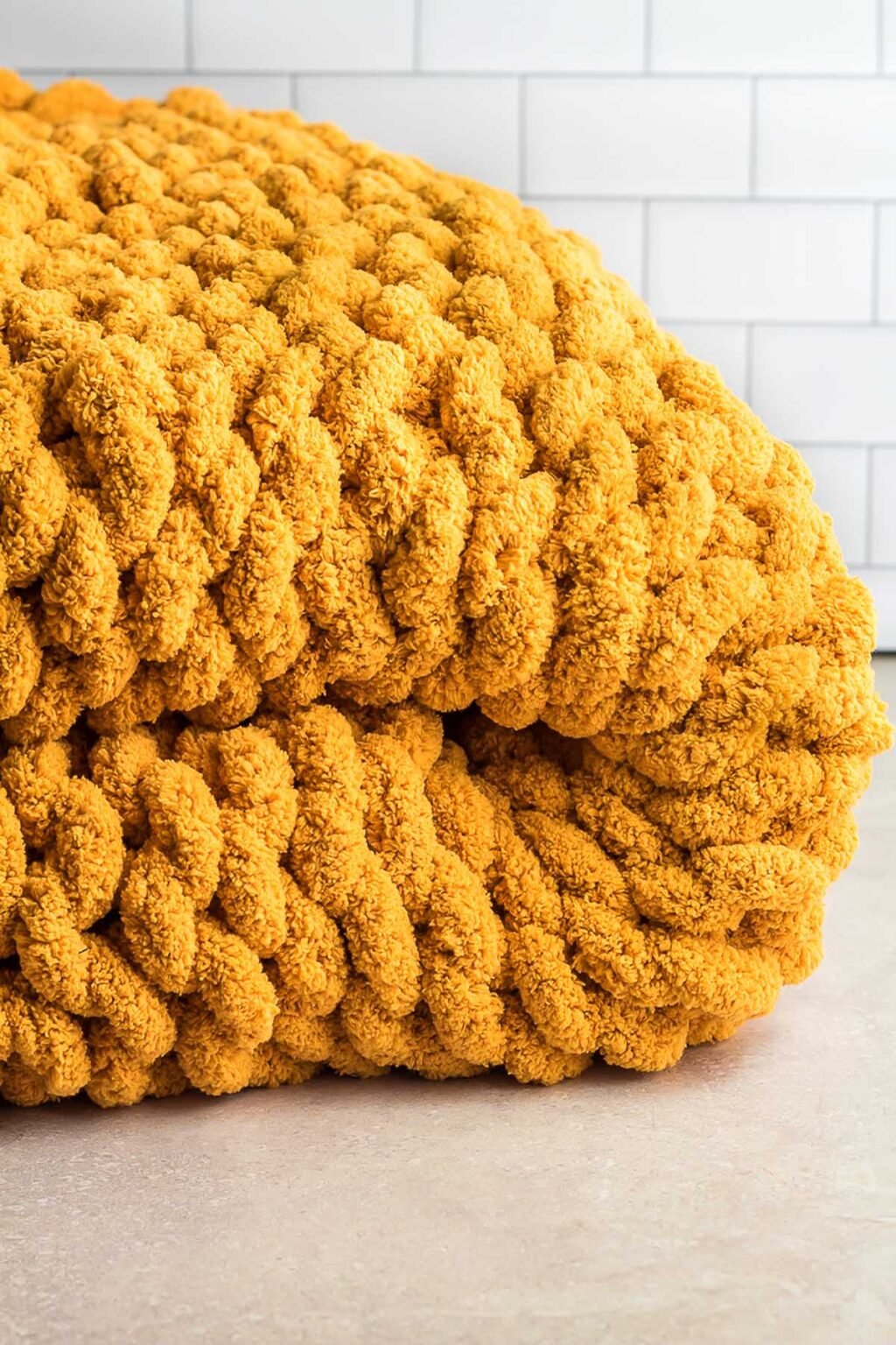 How to Make a Chunky Hand Knit Blanket - xoxoBella