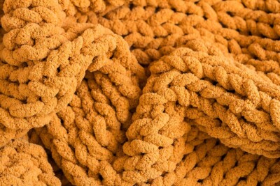 How to Make a Chunky Hand Knit Blanket - xoxoBella