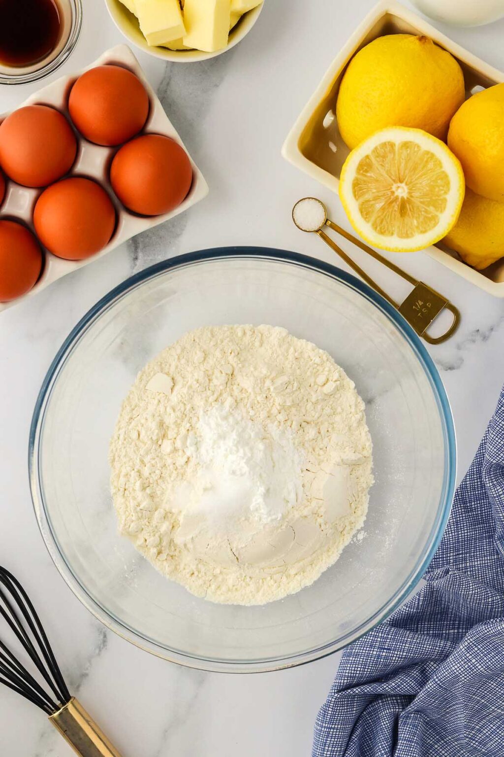 Lemon Stuffed Cupcakes - xoxoBella