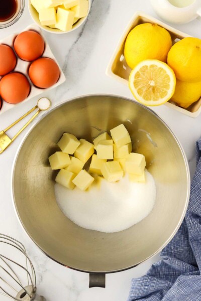 Lemon Stuffed Cupcakes - xoxoBella