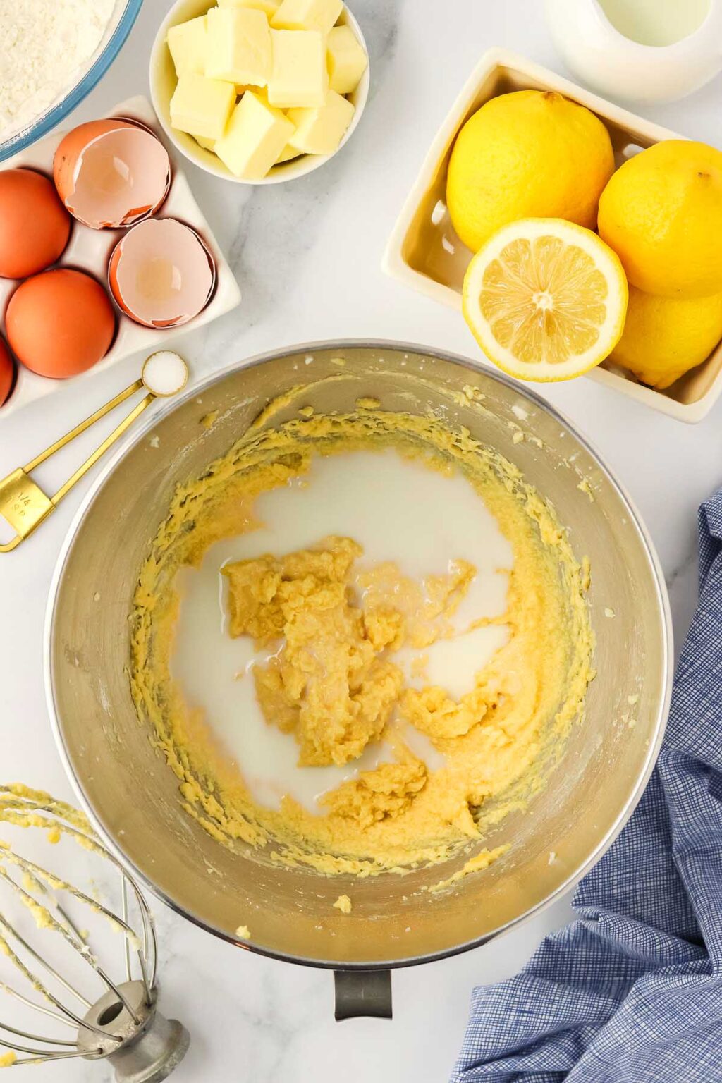 Lemon Stuffed Cupcakes - xoxoBella