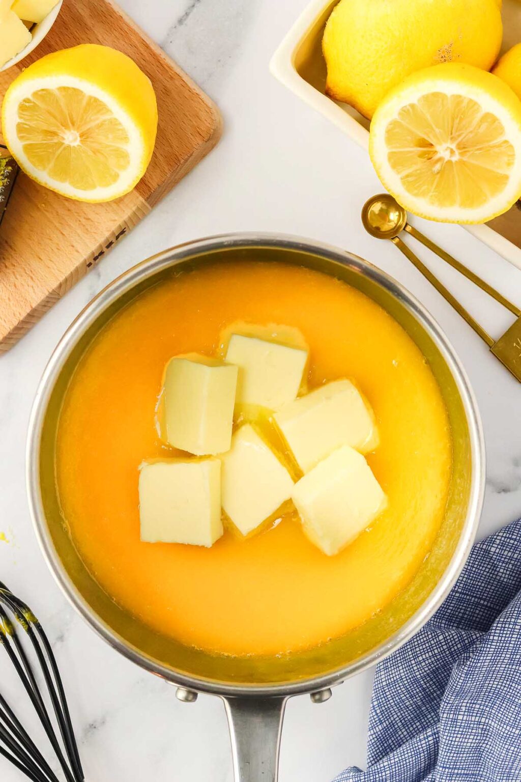 Lemon Stuffed Cupcakes - xoxoBella