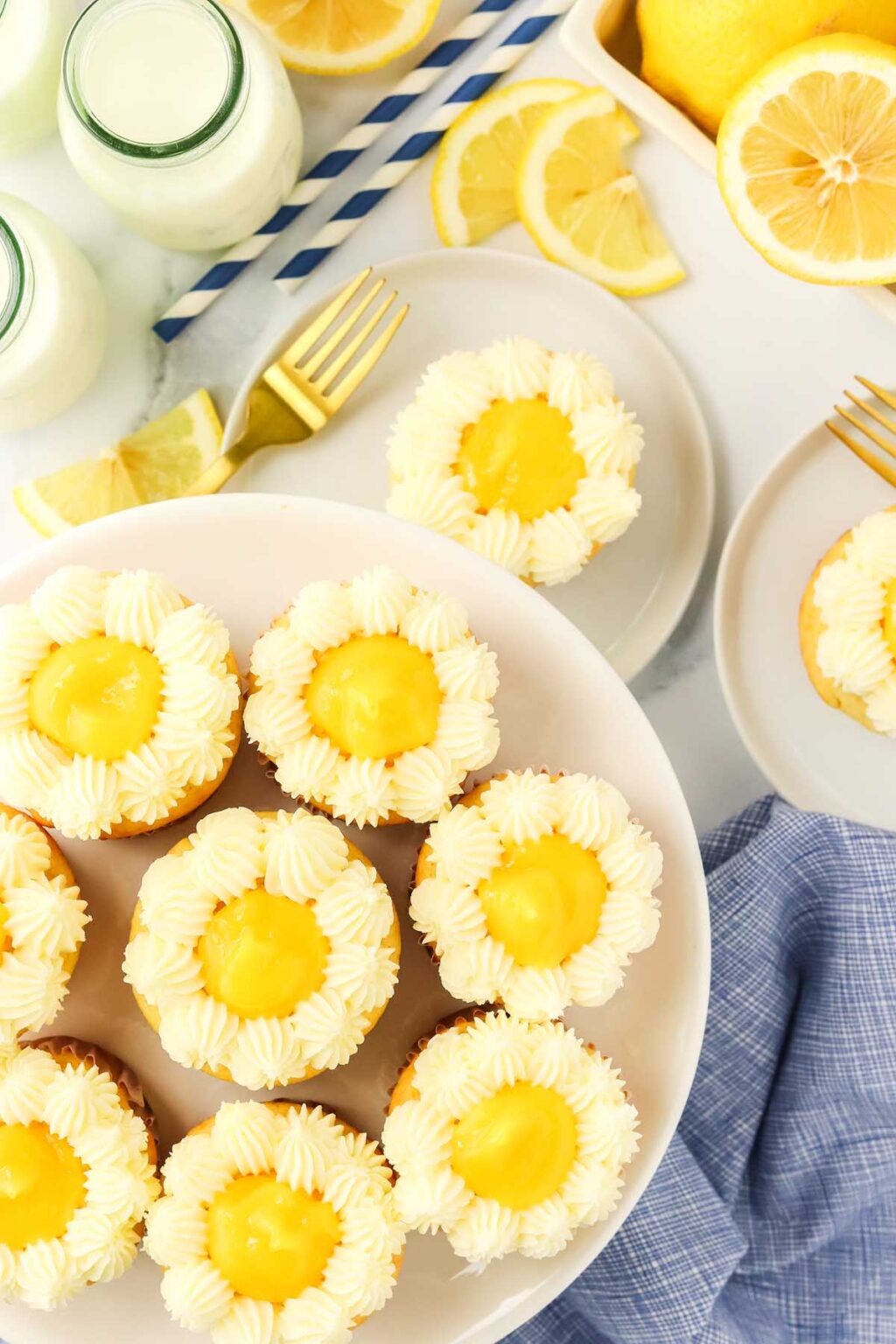 Lemon Stuffed Cupcakes - xoxoBella