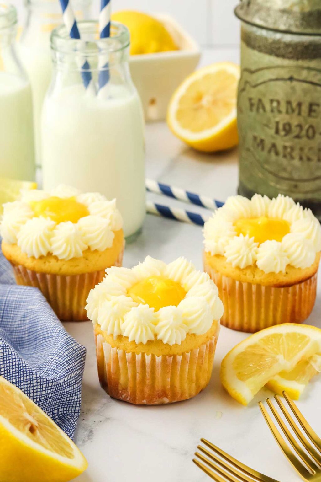 Lemon Stuffed Cupcakes - xoxoBella