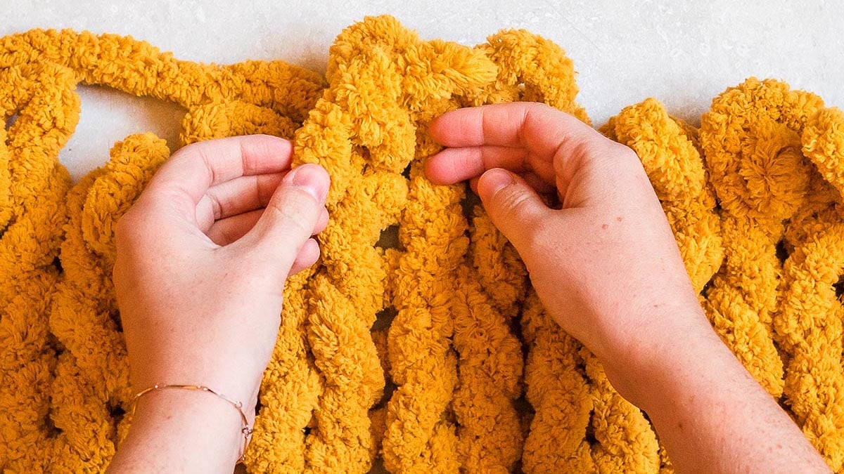 How to Make a Chunky Hand Knit Blanket - xoxoBella