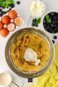 Blueberry Skillet Crumb Cake - xoxoBella