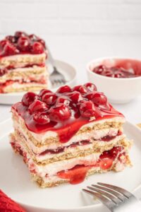 Cherry Cheesecake Icebox Cake - xoxoBella