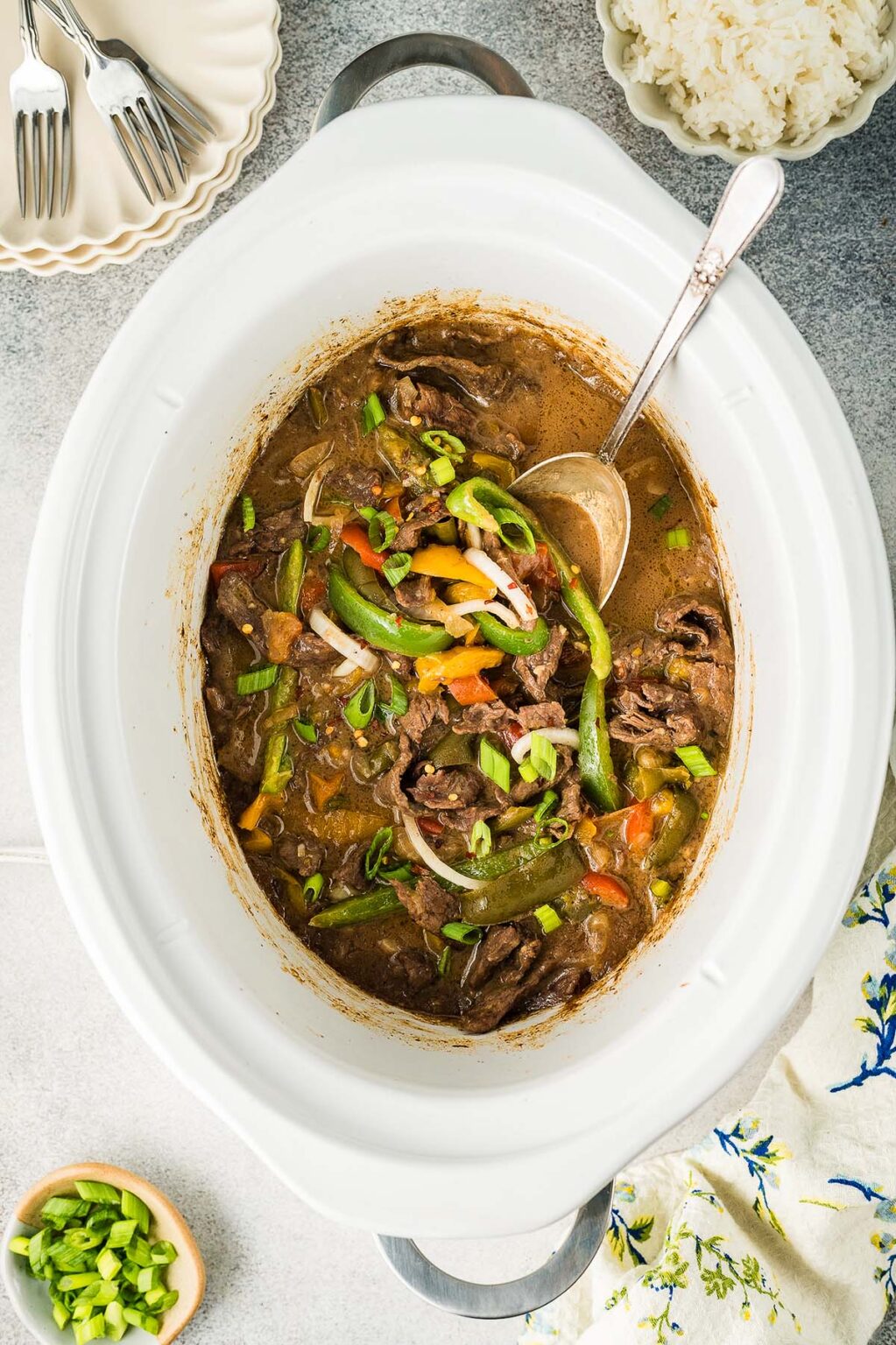 Slow Cooker Pepper Steak - xoxoBella