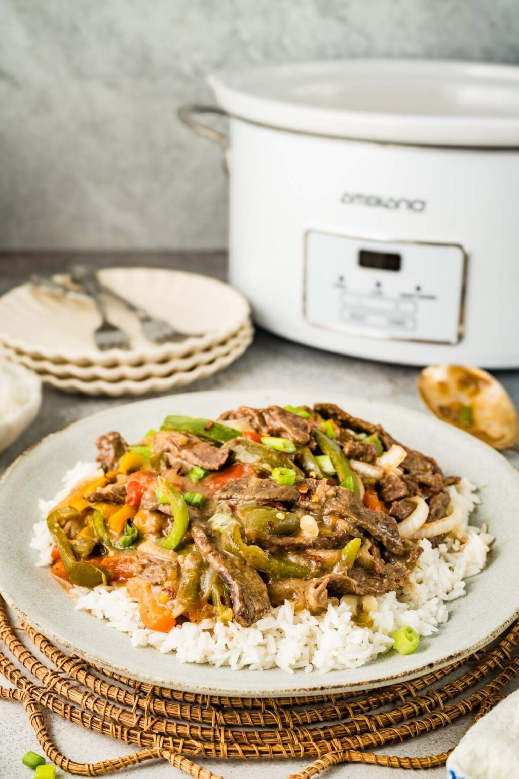 Slow Cooker Pepper Steak - xoxoBella