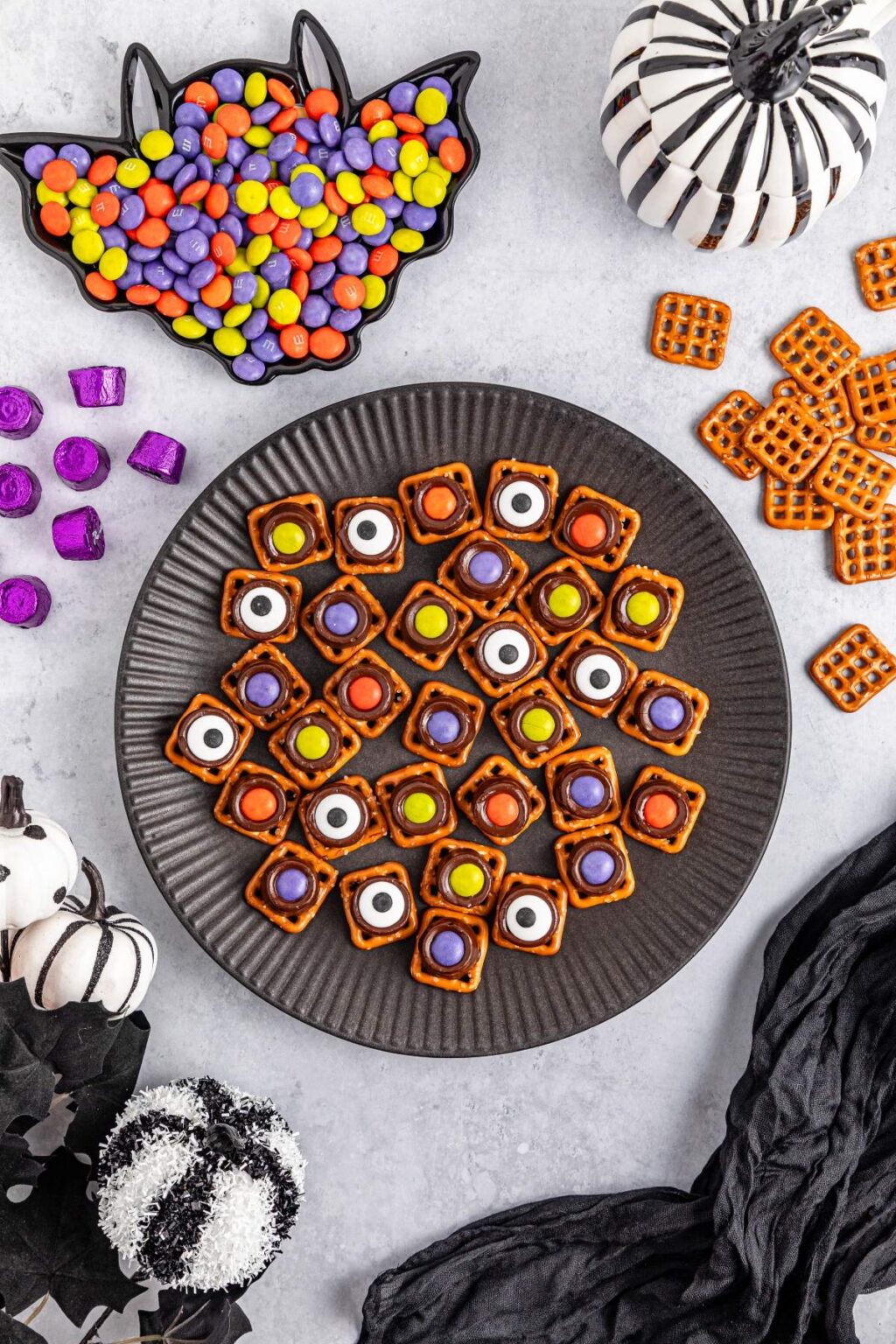 Halloween Pretzel Snacks - xoxoBella