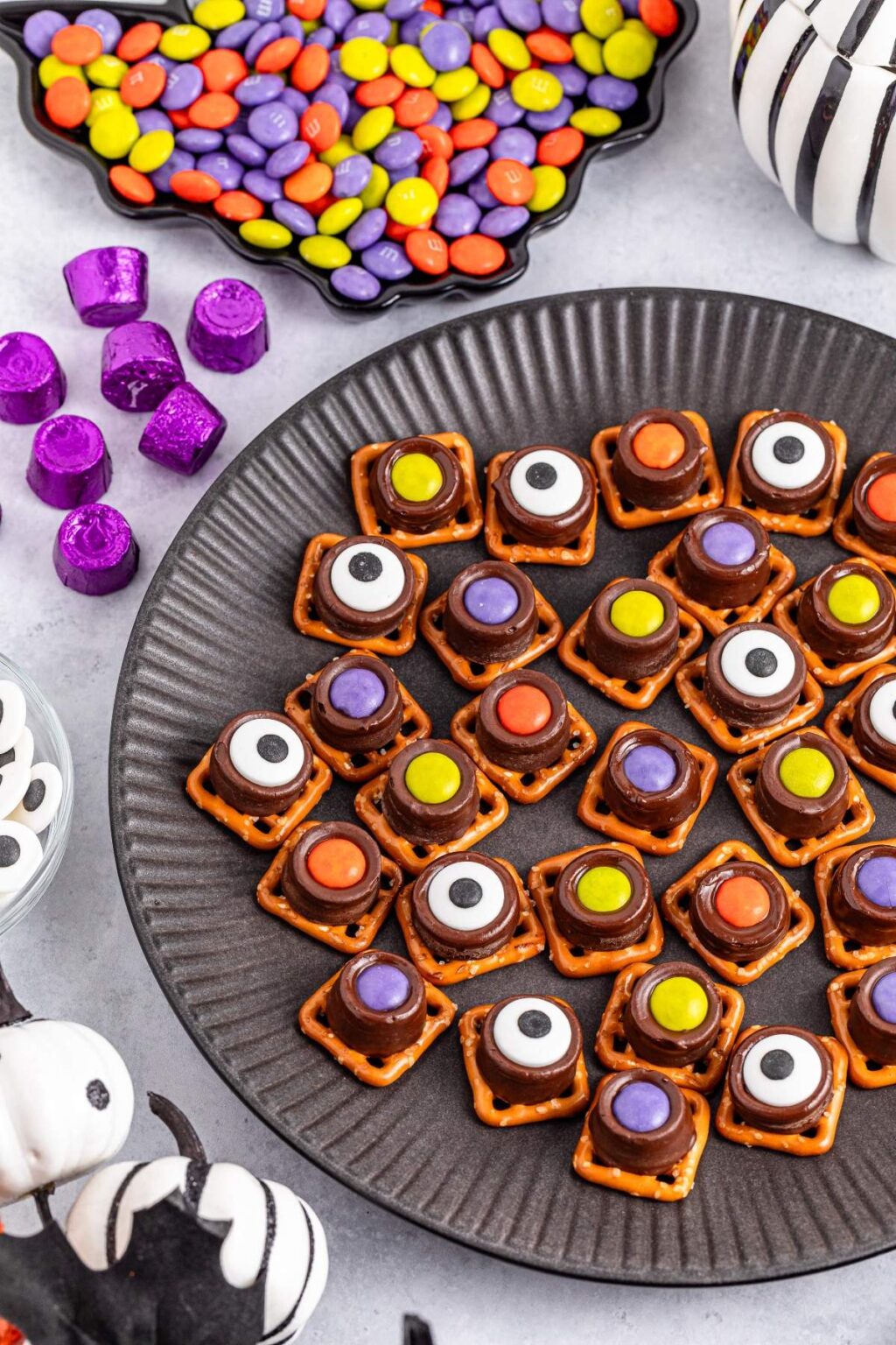 Halloween Pretzel Snacks - xoxoBella