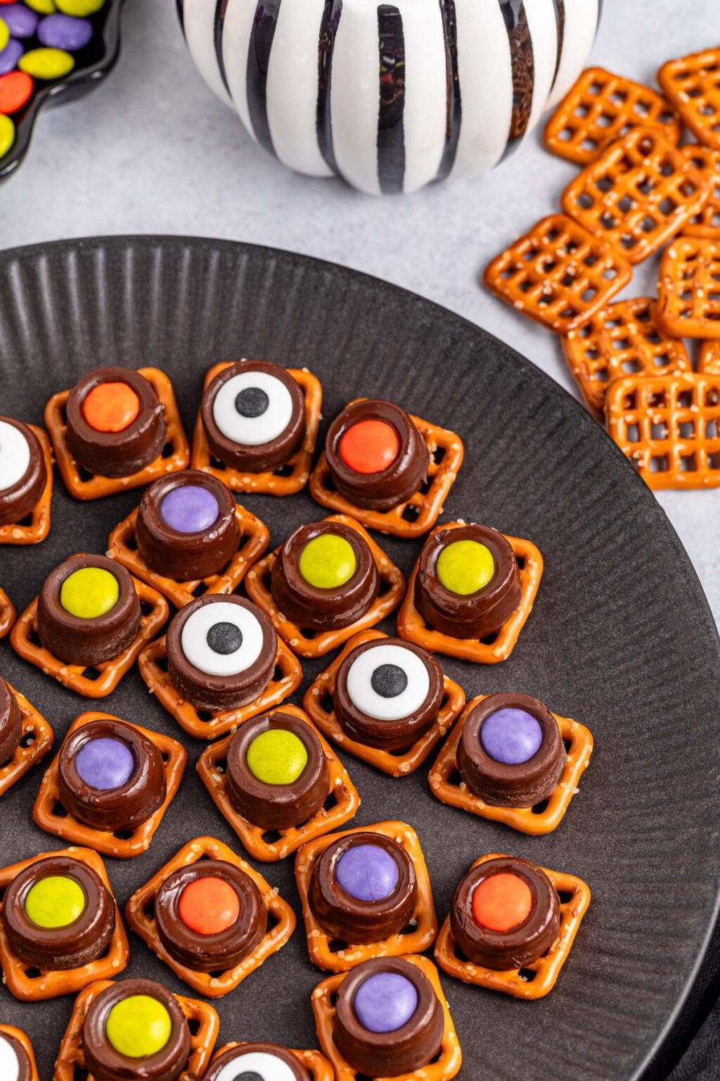 Halloween Pretzel Snacks - xoxoBella