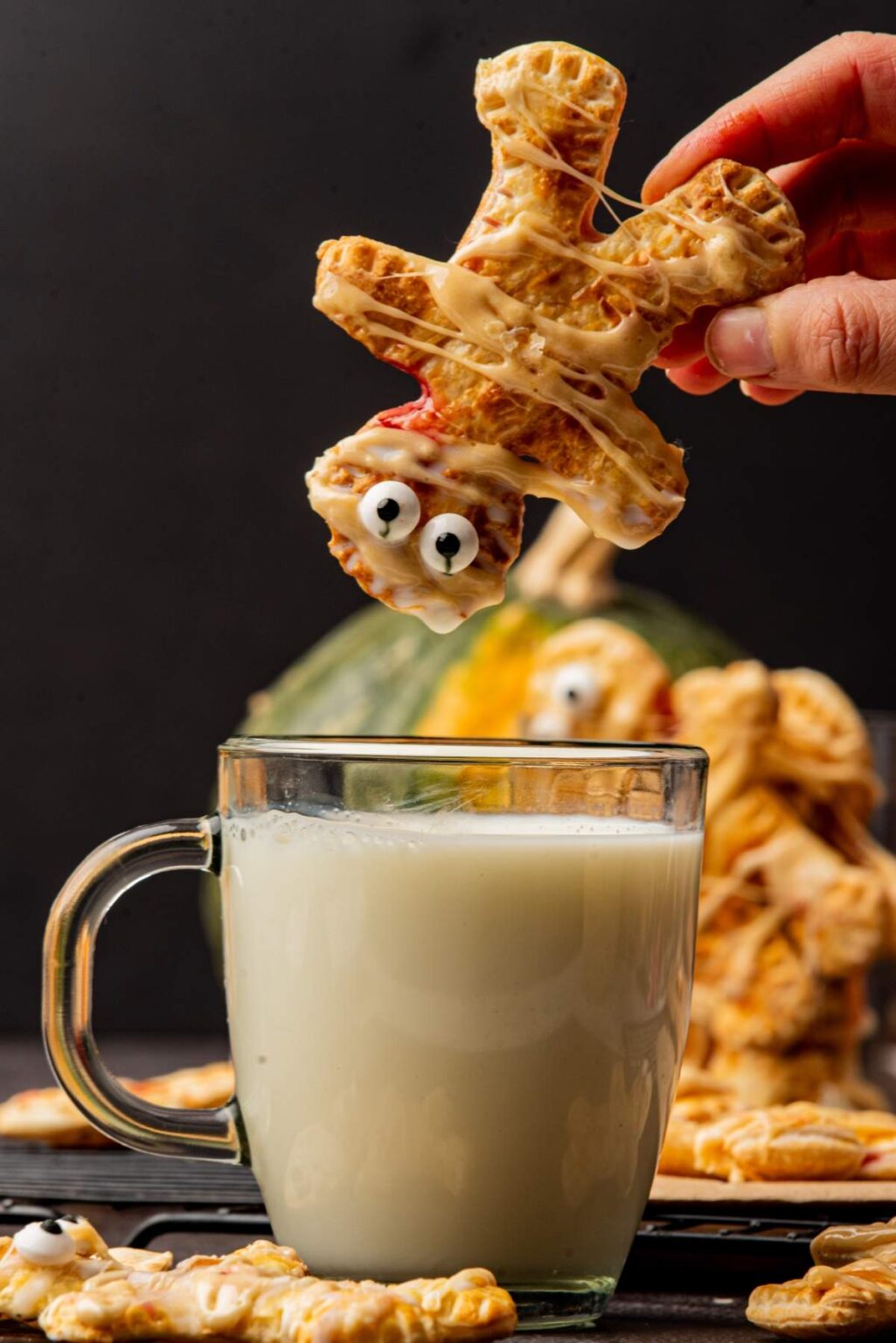 Halloween Mummy Hand Pies - xoxoBella