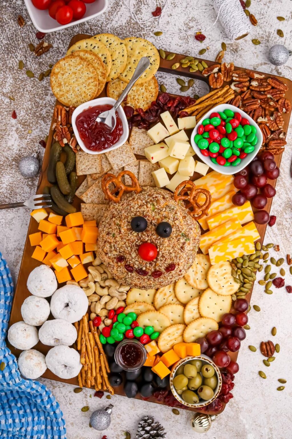 Christmas Reindeer Cheese Ball - xoxoBella