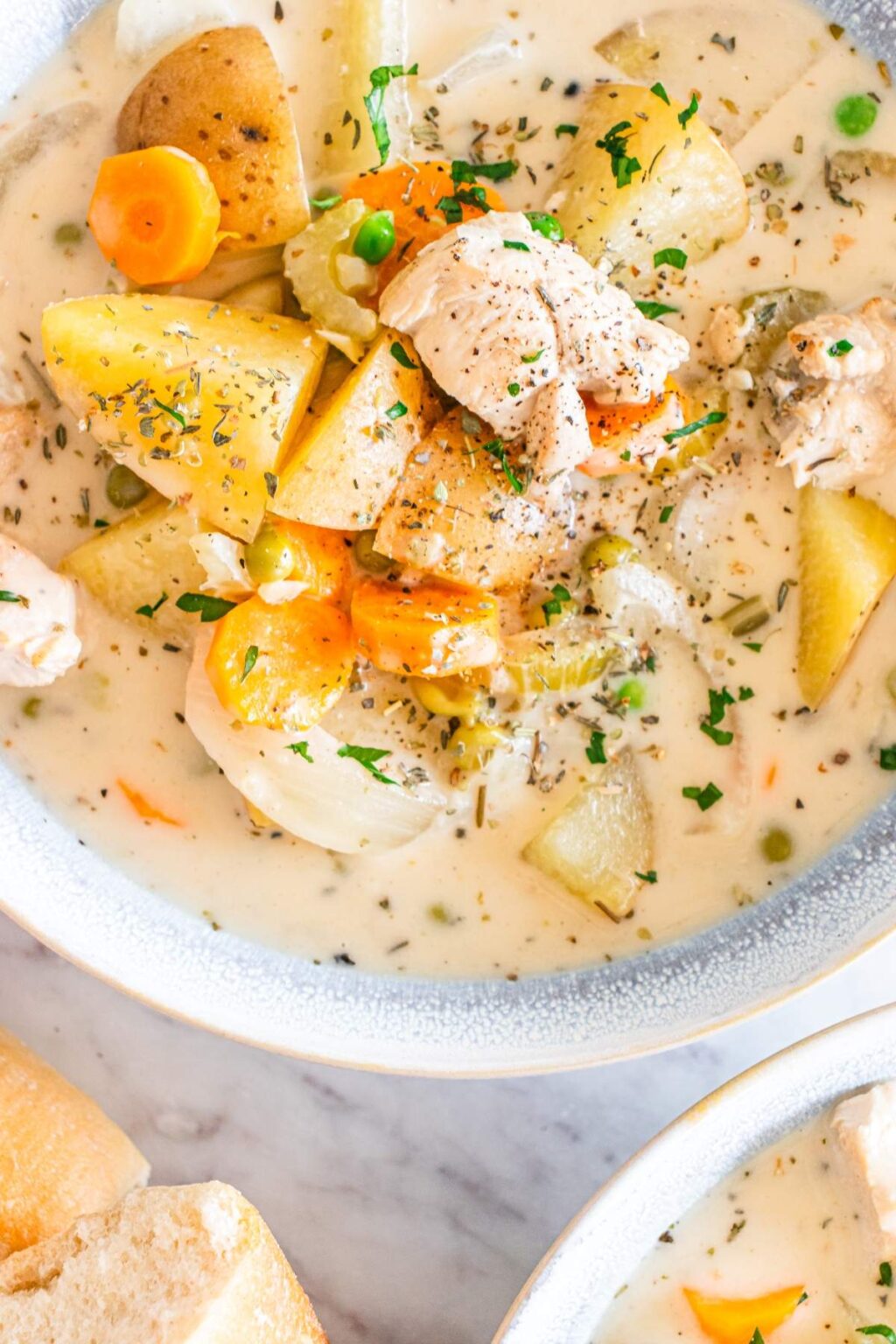 Slow Cooker Chicken Stew - xoxoBella
