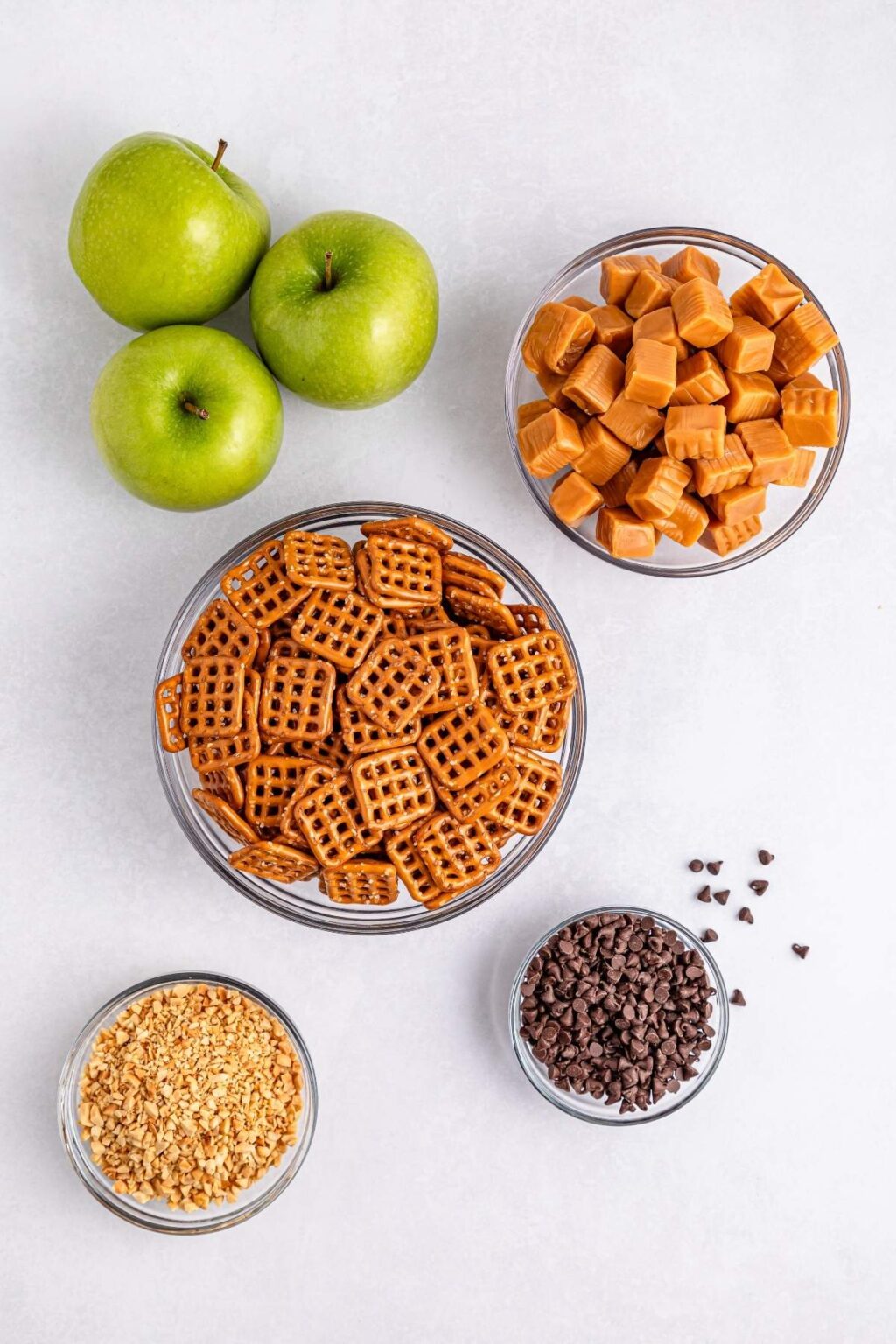 Caramel Apple Pretzel Bites - xoxoBella