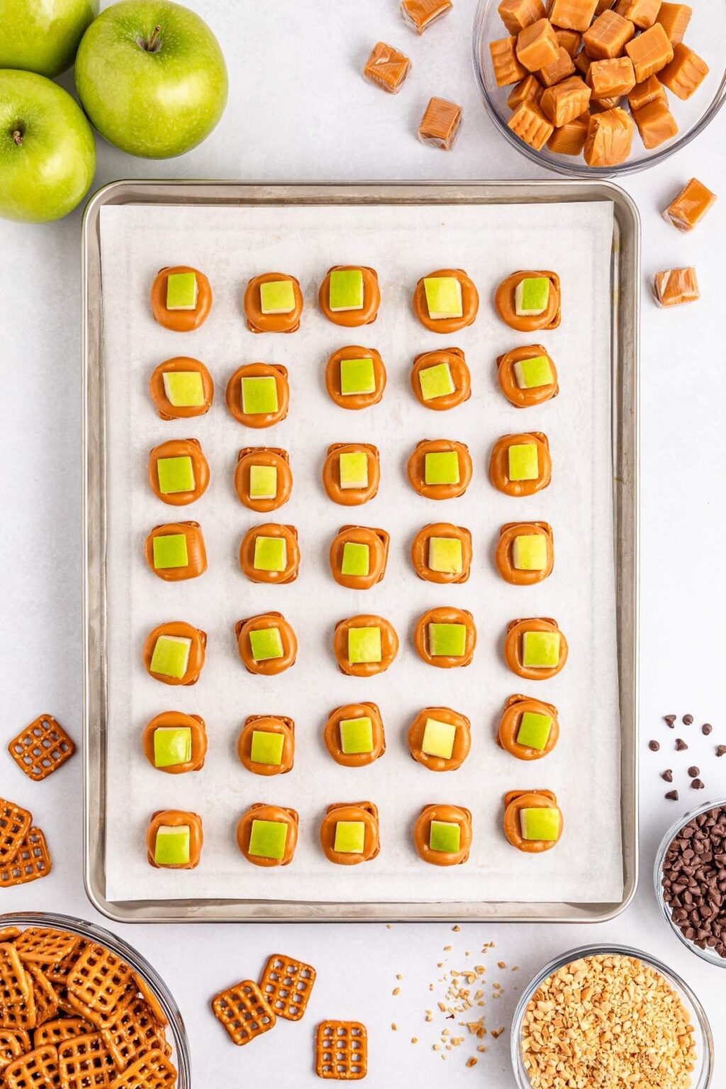 Caramel Apple Pretzel Bites - xoxoBella