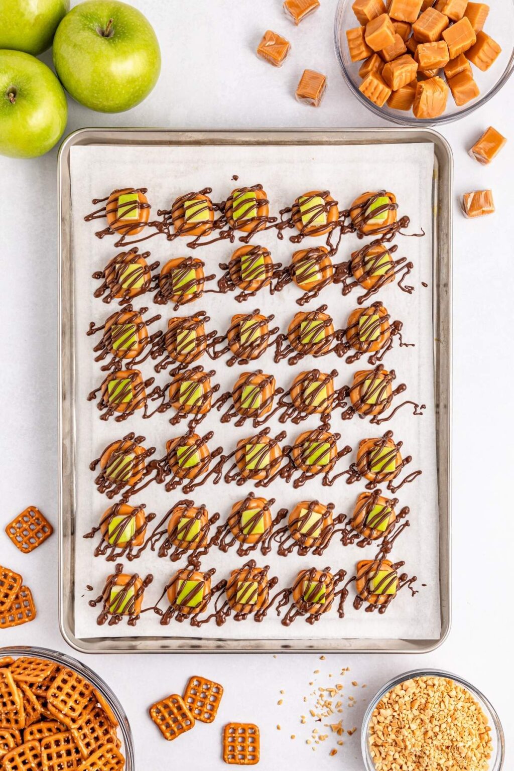 Caramel Apple Pretzel Bites - xoxoBella