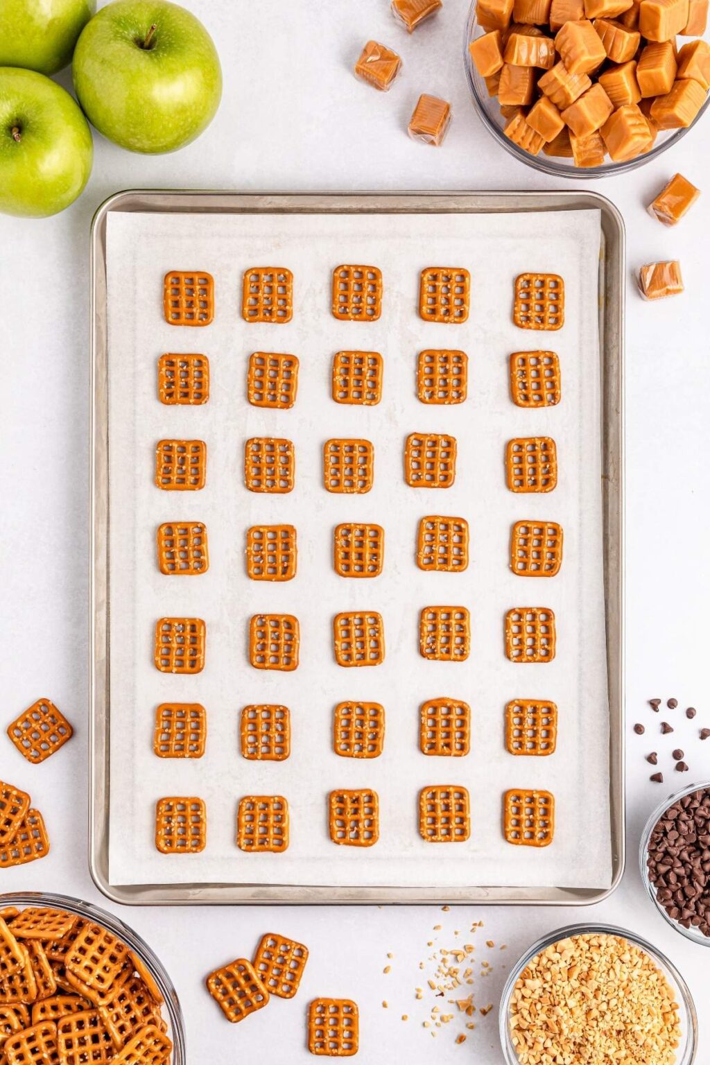 Caramel Apple Pretzel Bites - xoxoBella