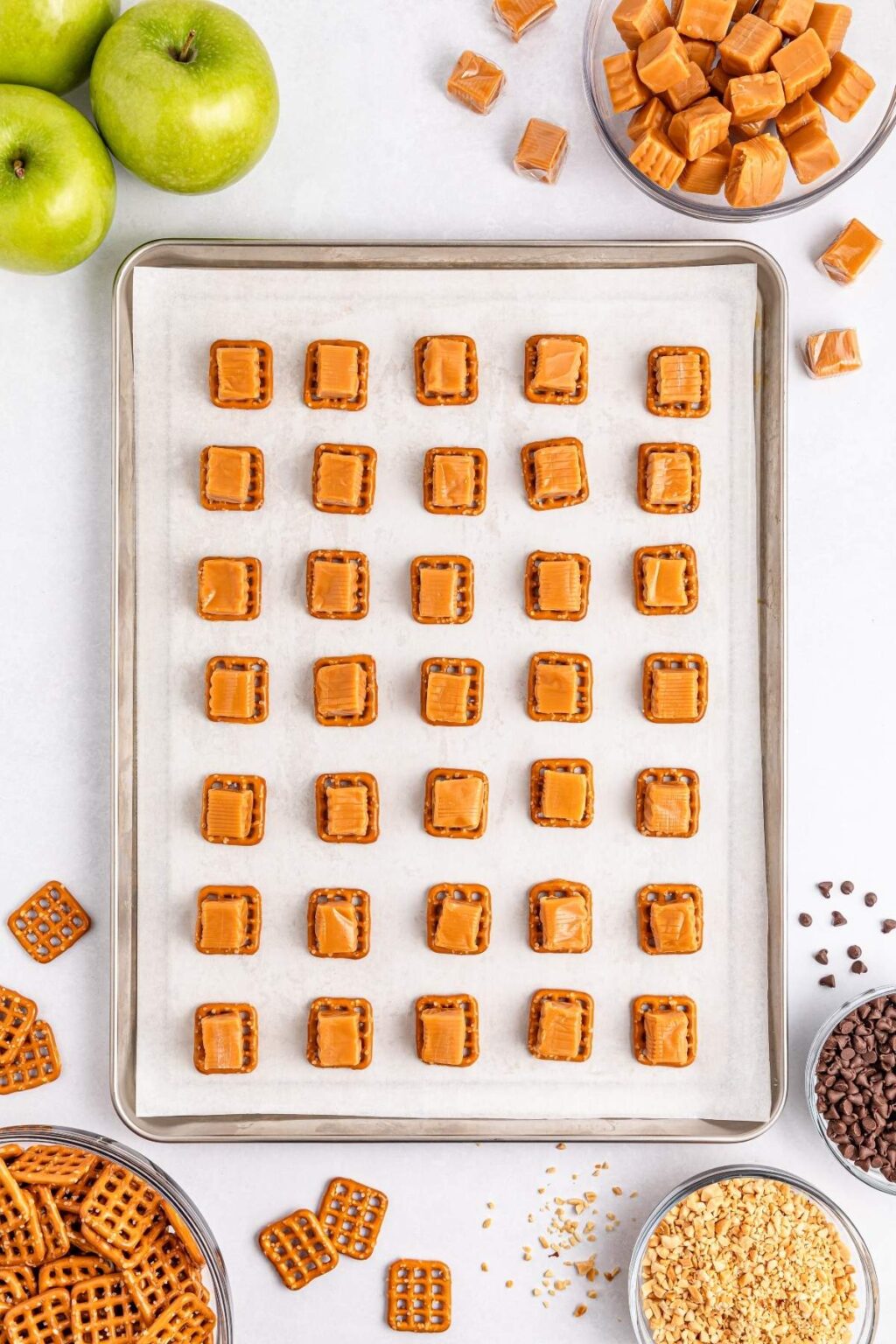 Caramel Apple Pretzel Bites - xoxoBella